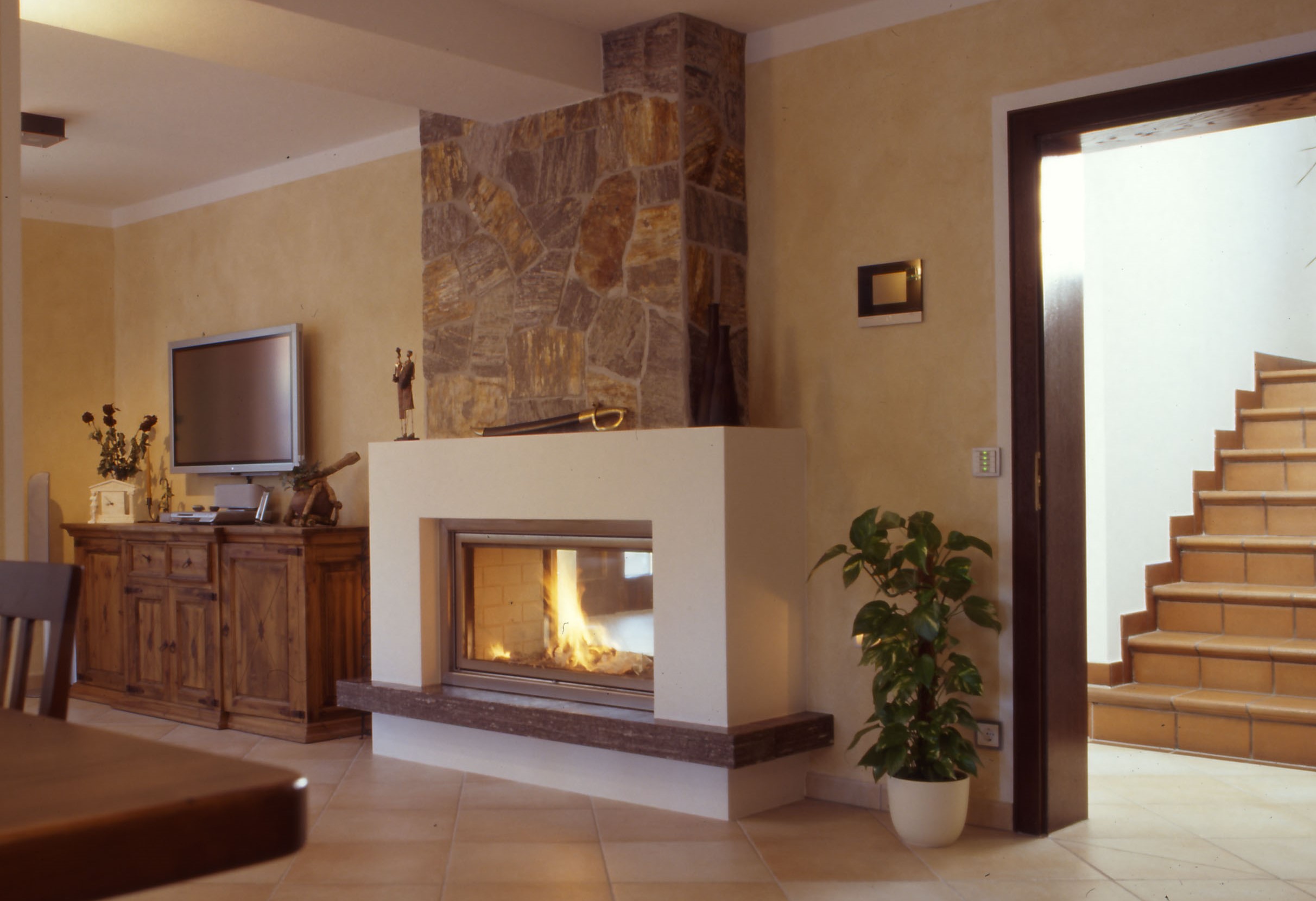 Semineu pe lemne modern Varia